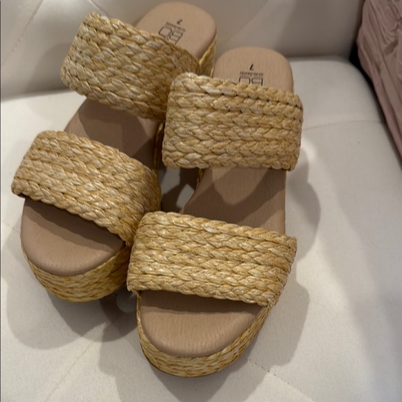 No Boundaries | Shoes | New No Boundaries Tan Espadrille Slides With ...